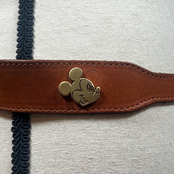 Disney | Accessories | Vintage Disney Leather Mickey Mouse Minnie Goofy ...